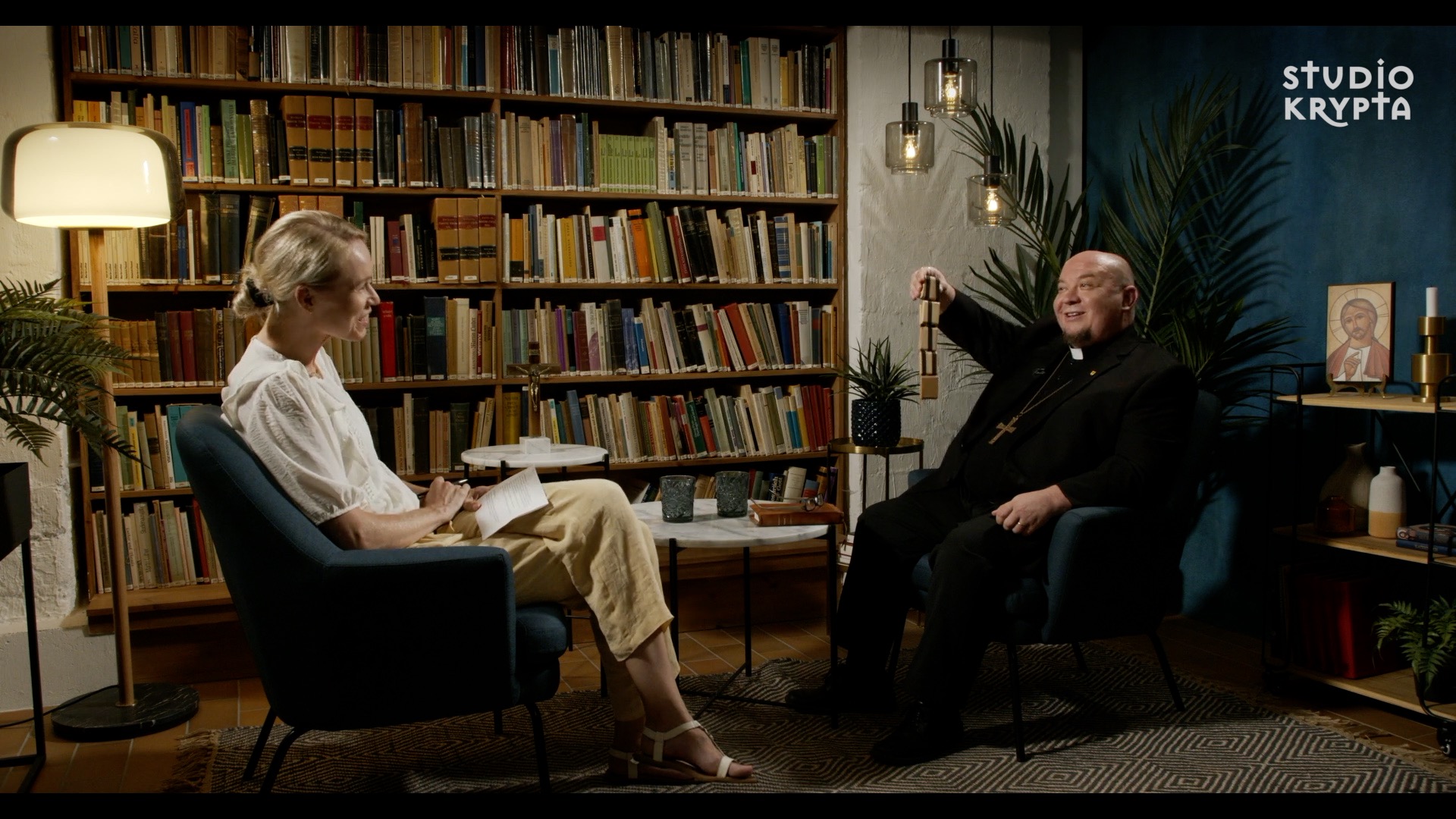 Lähikuvassa: Riippuvuuden ristipaineessa - Studio KryptaStudio Krypta